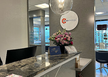 3 Best Optometrists in Calgary, AB - Expert Recommendations