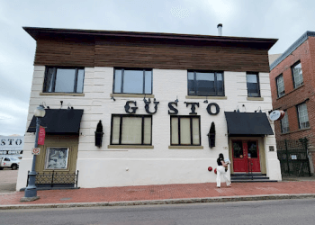 3 Best Italian Restaurants in Moncton, NB - Expert Recommendations