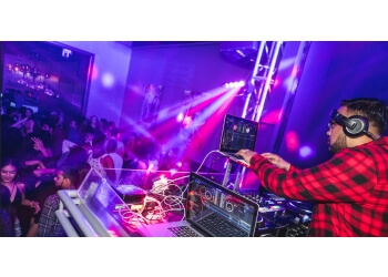 3 Best Night Clubs in Hamilton, ON - Expert Recommendations
