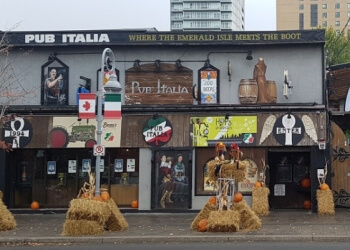 3 Best Pubs in Ottawa, ON - Expert Recommendations