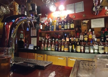 3 Best Pubs in Hamilton, ON - Expert Recommendations