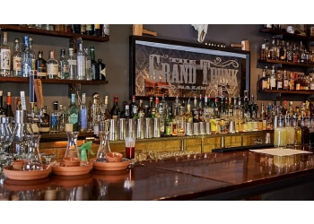 3 Best Pubs in Kitchener, ON - Expert Recommendations