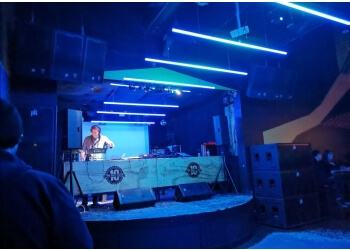 3 Best Night Clubs in Calgary, AB - Expert Recommendations